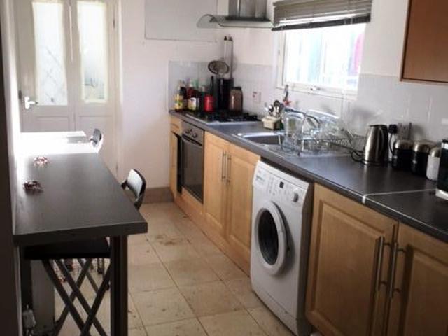 Ground floor flat close to local amenities