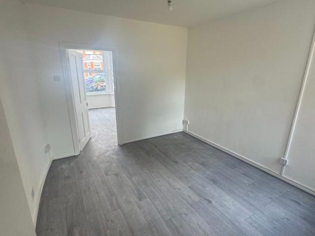 Ground Floor Flat In Ridgway Road, Luton LU2, 1 bed flat to rent, £1,100 pcm | PrimeLocation