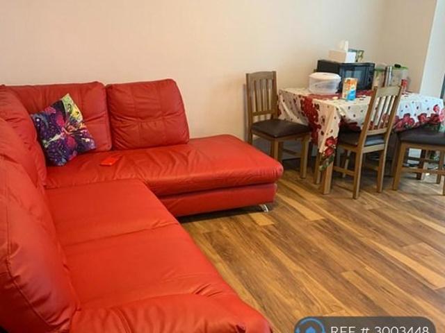 Ground Floor, Hounslow, TW3 2 bed flat to rent £1,875 pcm £433 pw
