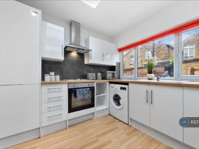 Ground Floor, London, SE15 2 bed flat to rent £2,500 pcm £577 pw