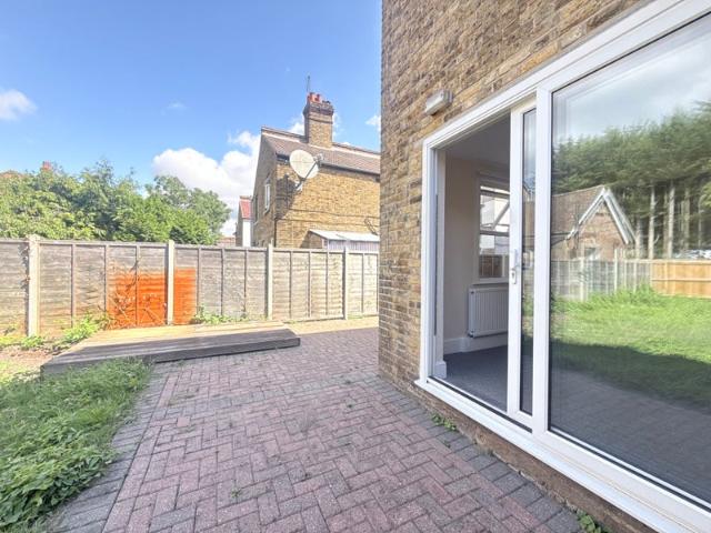 Ground Floor Maisonette with Private Garden in CR2