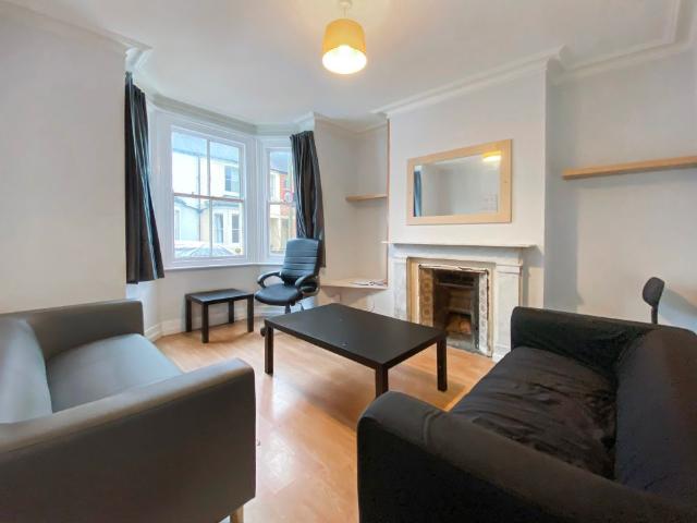 Ground Floor Middle Bedroom Double, 8 Boulter Street, Oxford OX4 1AX