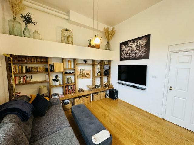 Ground floor, Spacious 1 bedroom Apartment