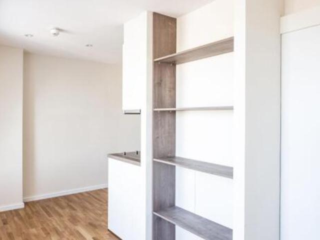 Studio flat for rent in 18 Walker House 358 Wandsworth Road, SW8