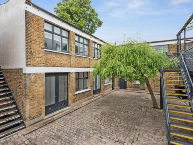 Ground floor studio flat for rent in 1B Bowes House 47 Bowes Road, N13