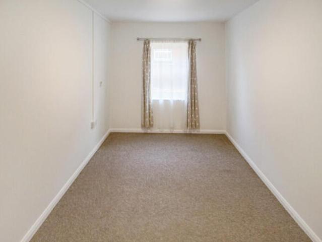 Ground floor studio flat for rent in Campbell Street, CB1