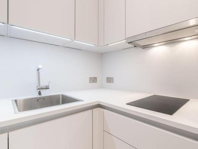 Ground floor studio flat for rent in Fordwych Road, NW2