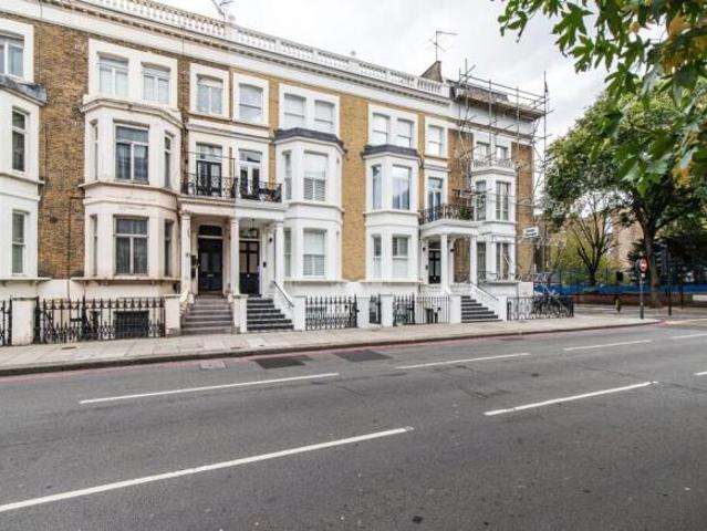 Ground floor studio flat for rent in Flat 12 16 18 Warwick Road, SW5