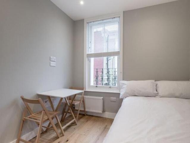 Studio flat for rent in Flat 14 117 Warwick Road, SW5