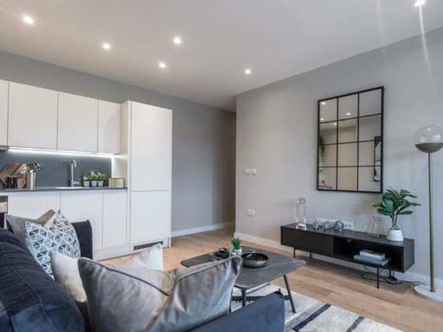 Ground floor studio flat for rent in Flat 25 Leigh Court 6 Avonmore Road W14