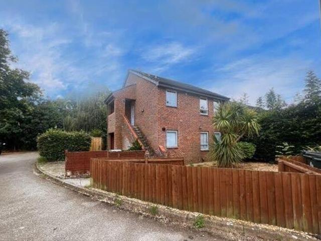 Ground Floor Studio Flat For Rent In Muscliff, Bournemouth
