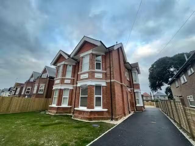 Ground floor studio flat for rent in Southbourne Road, BH6