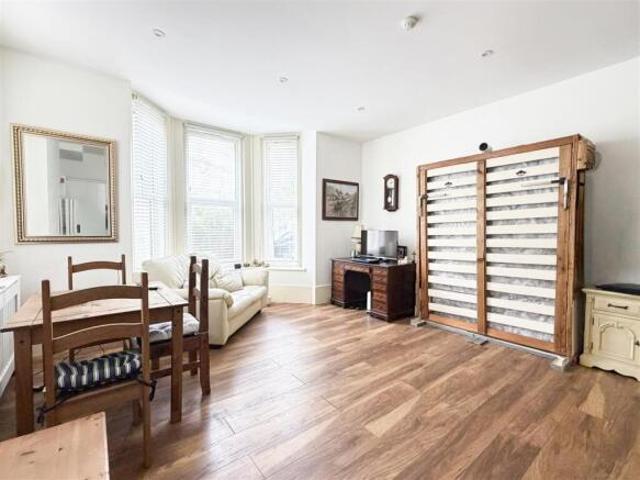 Ground floor studio flat for sale in Enys Road, Eastbourne, BN21 2DG, BN21