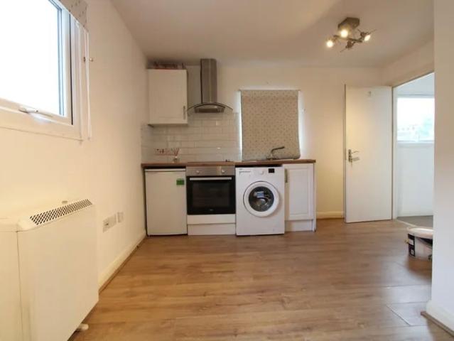 Ground floor studio in West NorwoodCouple Allowed