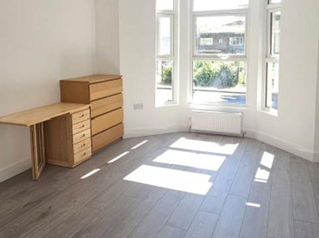 Ground Floor Studio Property in Isledon