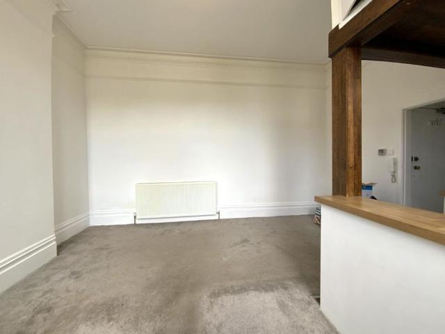 Ground Floor Studio with Garden – Surbiton Claremont Gardens, KT6