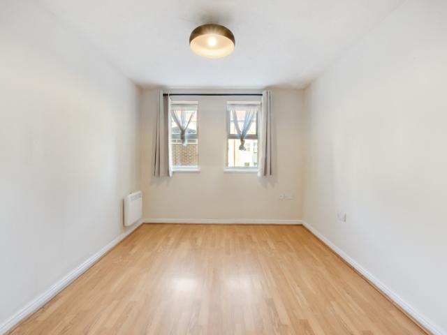 Ground Floor Two Bedroom Flat with Garden Access and Parking in Chatham