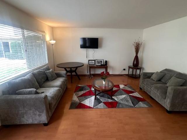 Ground level condo 2br 1bath for rent move in re