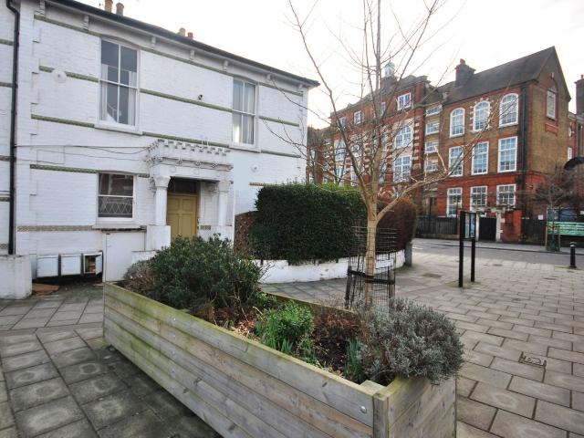 Grove Vale, London SE22, 1 bed flat to rent, £1,500 pcm | PrimeLocation