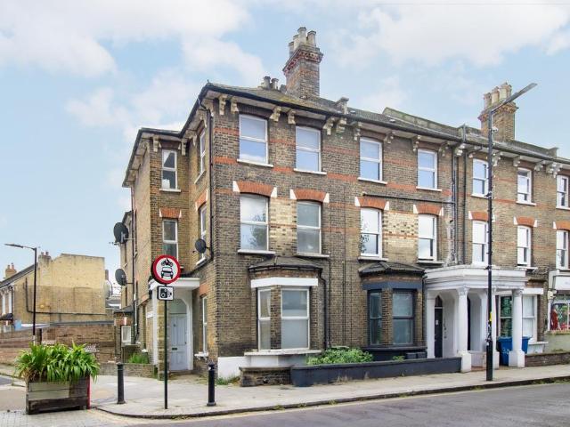Grove Vale, London, SE22 2 bed apartment to rent £2,000 pcm £462 pw