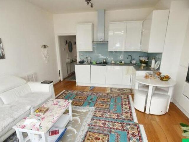 Grove Avenue, London, 2 Bedroom Apartment