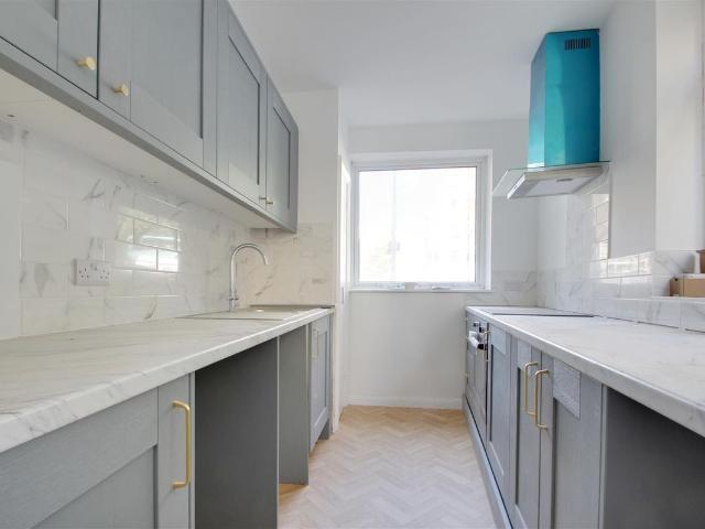Grove Court, The Drive, Hove BN3, 2 bed flat to rent, £1,695 pcm | PrimeLocation