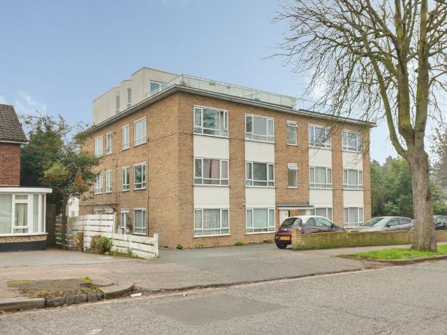 Grove Court, Westcliff On Sea SS0, 2 bed flat to rent, £1,100 pcm | PrimeLocation
