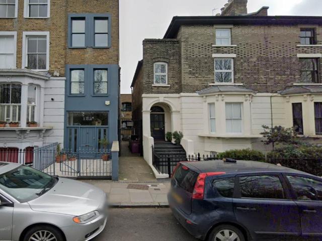 Grove Court, Bow, London 1 bed flat to rent £1,600 pcm £369 pw