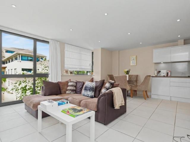 Grove Crescent, Kingston upon Thames, KT1