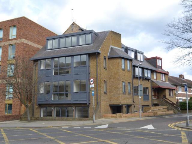 Grove Crescent, Kingston upon Thames KT1 Studio to rent £1,450 pcm £335 pw