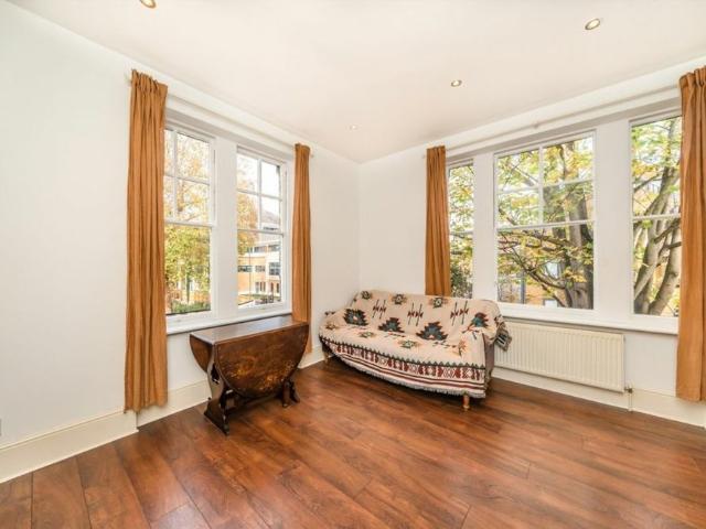 Grove Crescent, KT1, London