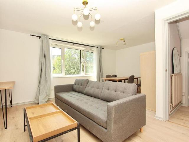 Grove Crescent Road, London E15 3 bed apartment to rent £2,250 pcm £519 pw