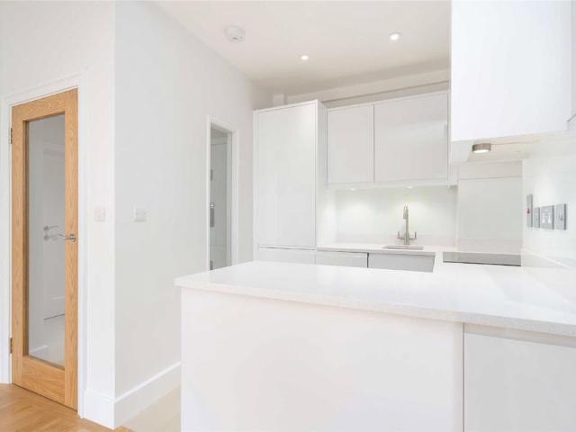 Grove End Gardens, Grove End Road, St. 1 bed apartment to rent £2,708 pcm £625 pw