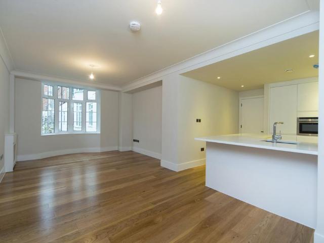 Grove End Gardens, Grove End Road, St. 2 bed apartment to rent £3,878 pcm £895 pw