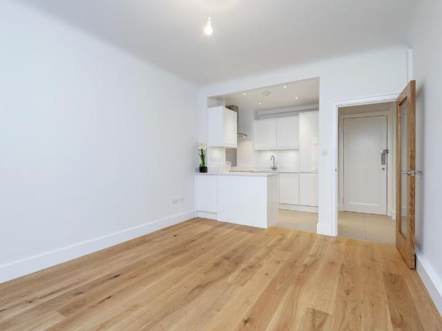 Grove End Gardens, Grove End Road, St John's Wood, London NW8, 1 bed flat to rent, £2,708 pcm | PrimeLocation