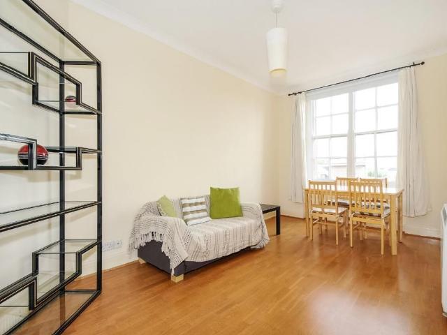 Grove End Road, St John's Wood NW8, 2 bed flat to rent, £2,650 pcm | PrimeLocation