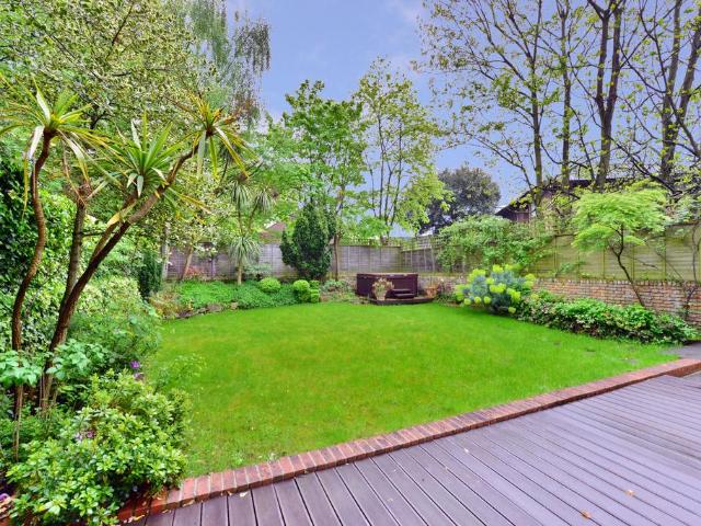 Grove End Road, St Johns Wood, London. 6 bed semi detached house to rent £16,250 pcm £3,750 pw