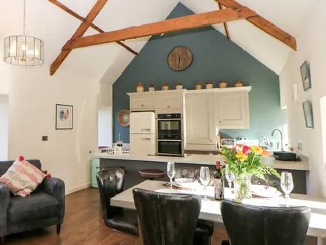 Grove Farm Barn Greenaway Lane Hackney | Studio townhouse for rent #165116782 | Rentberry