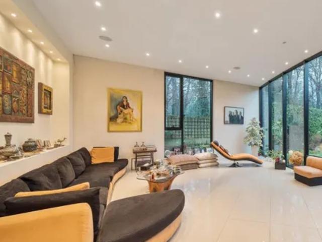 Grove Farm Lane, London, HA7 4LE, United Kingdom | 5 bed house for rent #117423513 | Rentberry