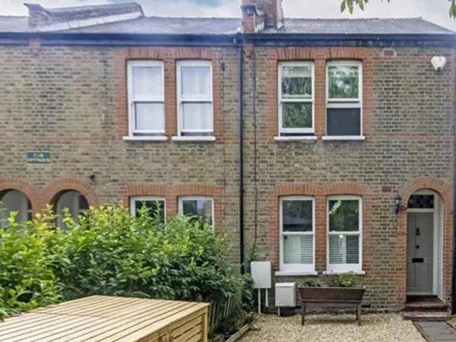 Grove Footpath, London, KT1 2TR, United Kingdom | 2 bed duplex for rent #139267376 | Rentberry