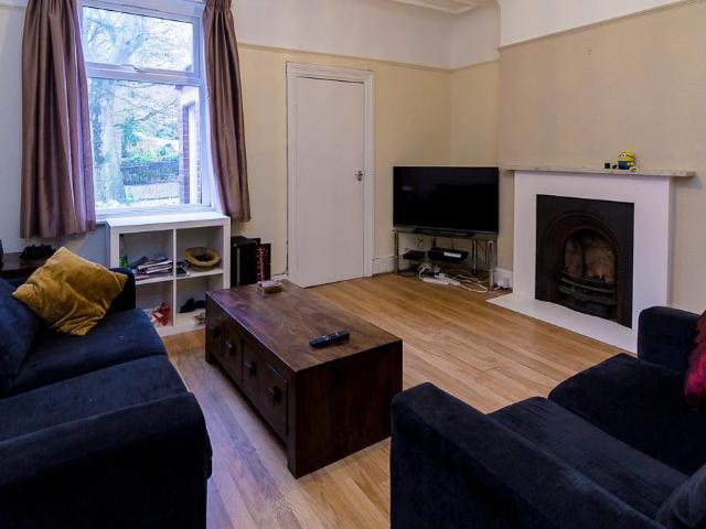 GROVE GARDENS, Leeds 5 bed house to rent £2,058 pcm £475 pw