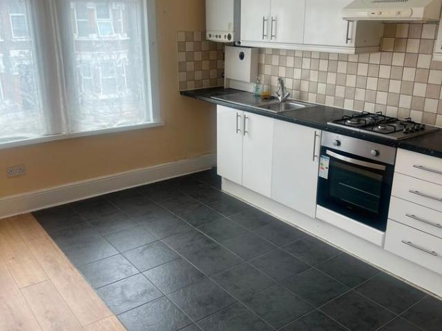 Grove Green Road, Leytonstone E11, 2 bed flat to rent, £1,750 pcm | PrimeLocation