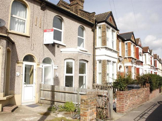 Grove Green Road, Leytonstone. 4 bed terraced house to rent £3,200 pcm £738 pw