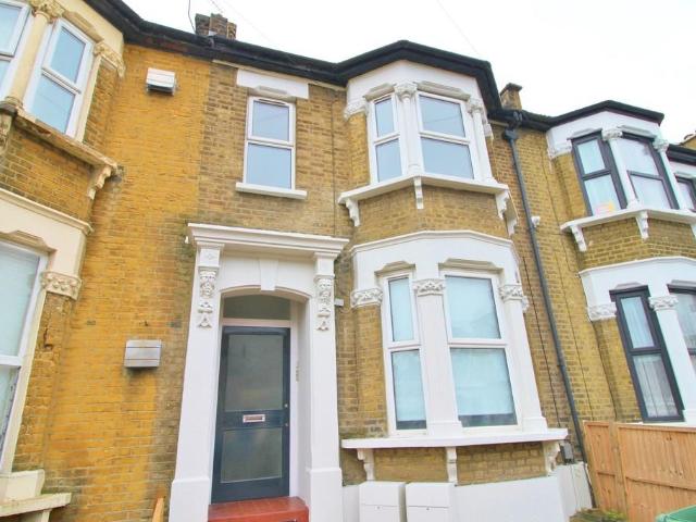 Grove Green Road, London E11 2 bed flat to rent £1,950 pcm £450 pw