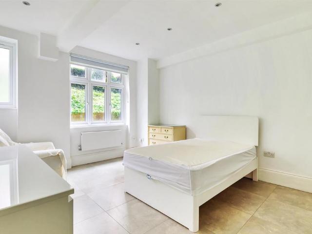 Grove Hall Court, London, NW8 Studio to rent £1,950 pcm £450 pw