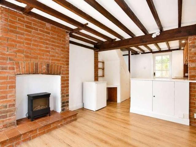 Grove Heath Cottages, Grove Heath, Ripley, Woking, Surrey, GU23