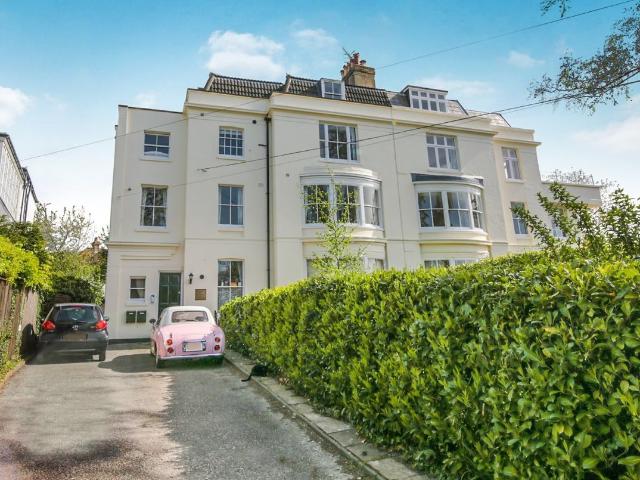 Grove Hill Gardens, Tunbridge Wells TN1, 1 bed flat to rent, £1,300 pcm | PrimeLocation