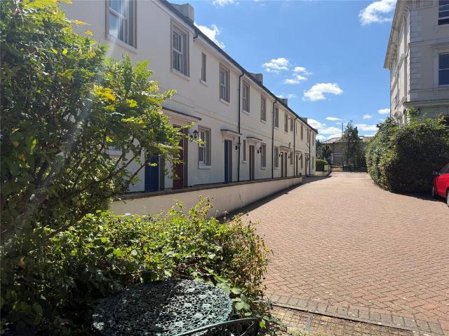 Grove Hill Road, Tunbridge Wells TN1 2 bed apartment to rent £1,450 pcm £335 pw