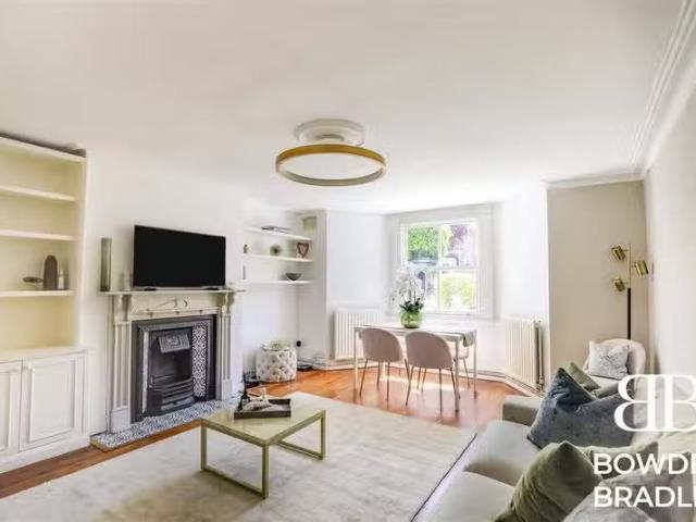 Grove Hill, South Woodford 1 bed apartment for sale £350,000