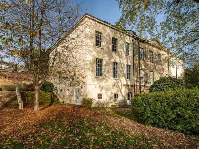 Grove House, Cornwallis Grove. 2 bed flat for sale £495,000